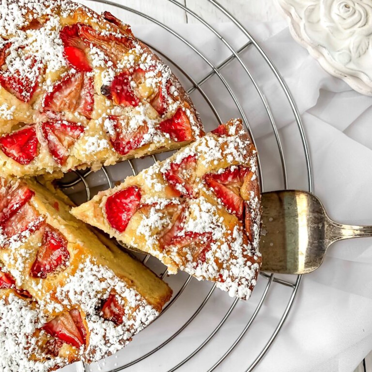 Easy ricotta cake with strawberries - Kate the baker
